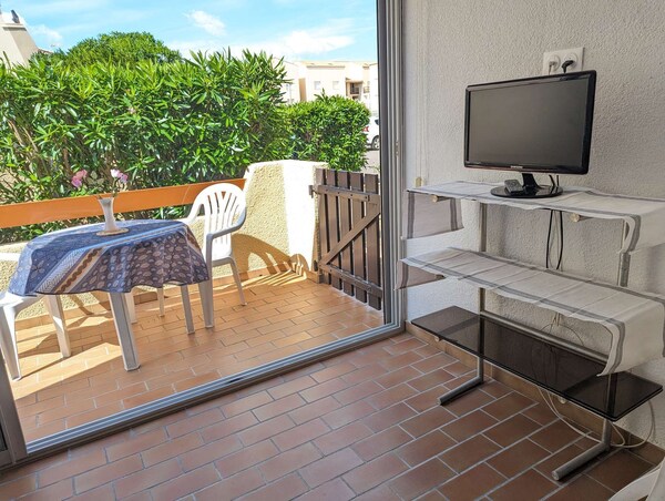 In A Residence With Swimming Pool - Marseillan