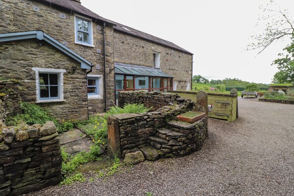 Beckside Hall, Pet Friendly, With Open Fire In Sedbergh - 柯比朗斯代爾