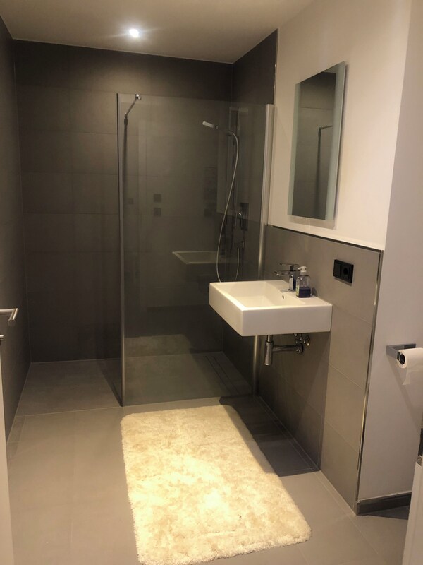 Souterrain Wohnung In Exklusiver Villa Nähe Nymphenburger Schlosspark - Munich