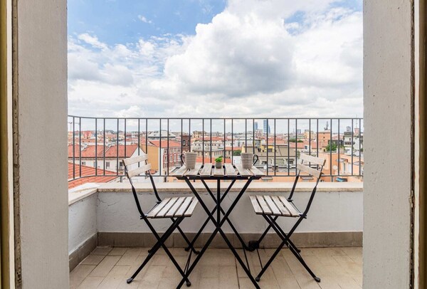 Cozy Penthouse With Stunning View & Balcony - Mailand