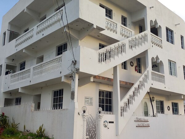 Cornwall Courts, Montego Bay, Jamaica Home Of The Black Spanish And British Land - Montego Bay