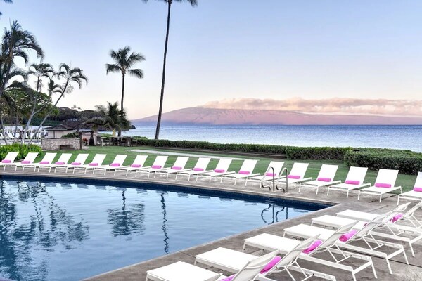 Tower Deluxe Ocean View King At Royal Lahaina Resort - Lahaina, HI