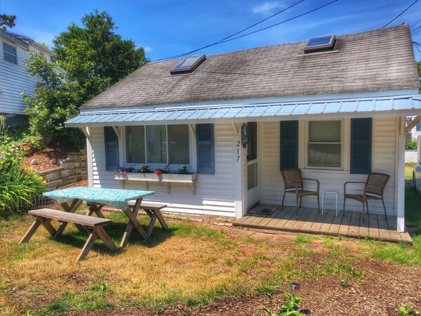 Central Air, Dog Friendly Walk To Beach In This 2 Bedroom Family Cottage - Dennis, MA
