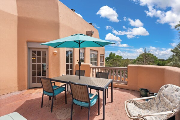 Santa Fe Penthouse: Golf Course, Pool, Hot Tub And Mountain Views! - Santa Fe