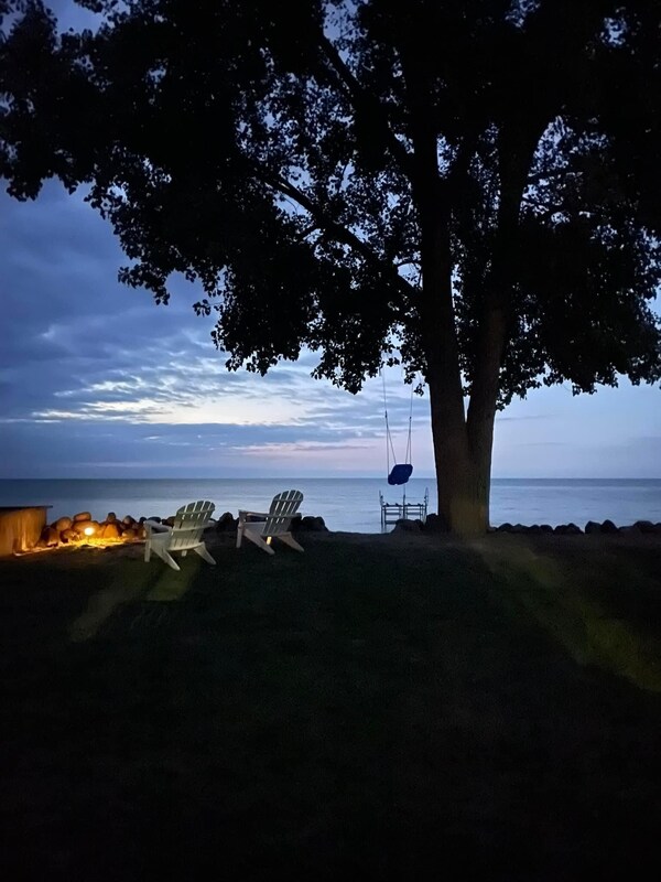 Incredible 2 Cottage Waterfront Rental In Port Austin. - Port Austin, MI