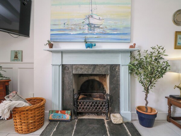 Connie's Cottage, Pet Friendly, With Open Fire In Porthleven - Helston