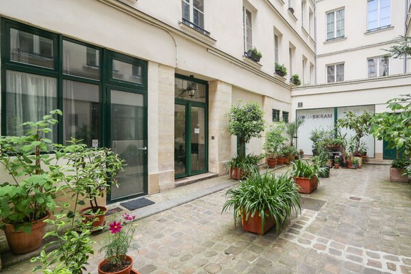 #Cosystudio @ Paris Betw. Opéra & Montmartre - Pariisi