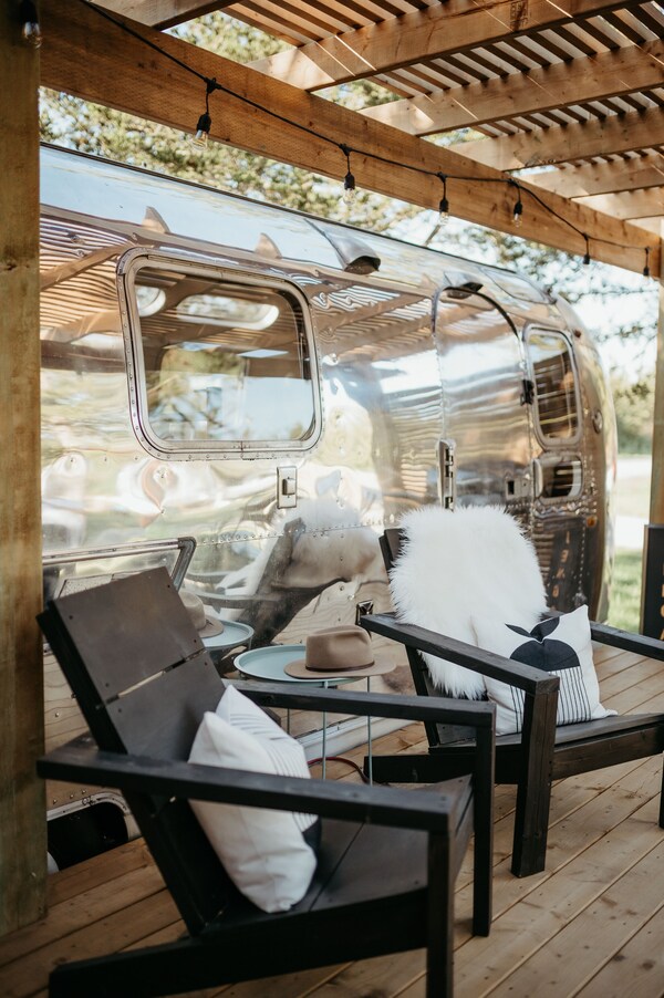 1971 Vintage Modern Airstream W/ Cowboy Tub Near Pec - Prince Edward