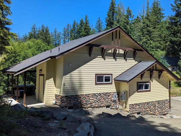 Gnome Home: Cozy Duplex Studio Apartment With Ac, Wifi, In Peaceful Packwood - Packwood, WA