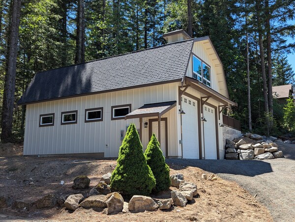Bugling Elk Bungalow: Cozy Apartment With Two Queen Beds In Enchanting Packwood - Packwood, WA