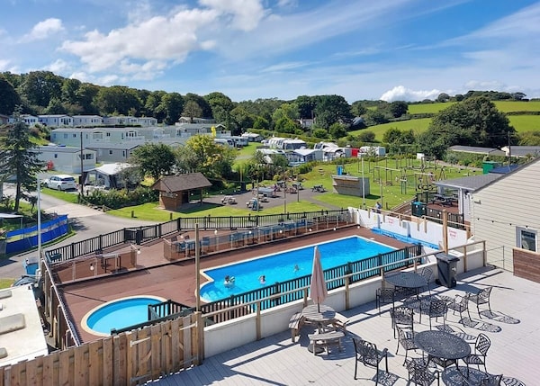 This 3-bedroom Deluxe Holiday Home Is Perfect For Families Of Up To Six. - Hayle