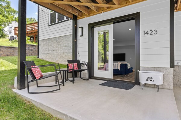 East Nashville Oasis - Private Mother-inlaw Suit - Sleep 8 - Pet Friendly! - Hendersonville, TN