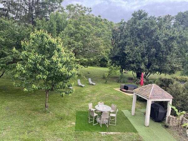 Self-catering Cottage For Small Groups Or Families - Amboise