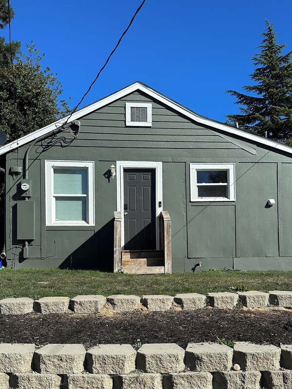 Cozy Bremerton Bungalow: Modern Comforts, Perfect Location! - Bremerton, WA