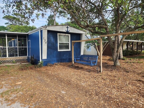 Cozy 3-bedroom 2 Bath Home With Ac And Wifi In Serene Oak Island. - Southport, NC