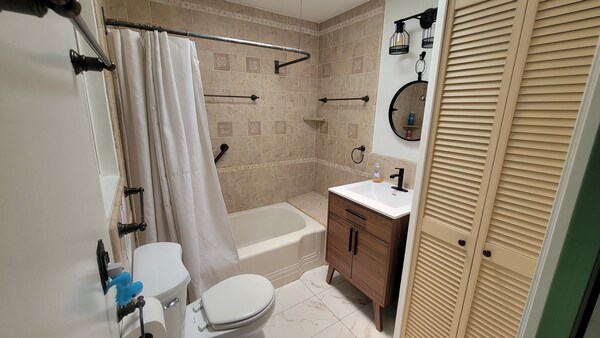 4-bedrooms Renovated Home/parking/laundry/walkable To San Diego State University - San Diego, CA