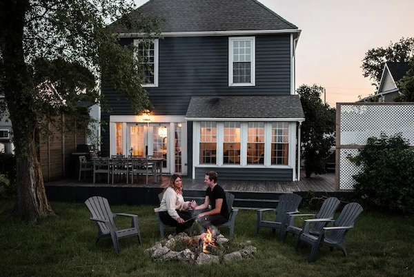 Best Kept Secret Fire Pit, Hottub, With Stunning Lake Views! - Burlington