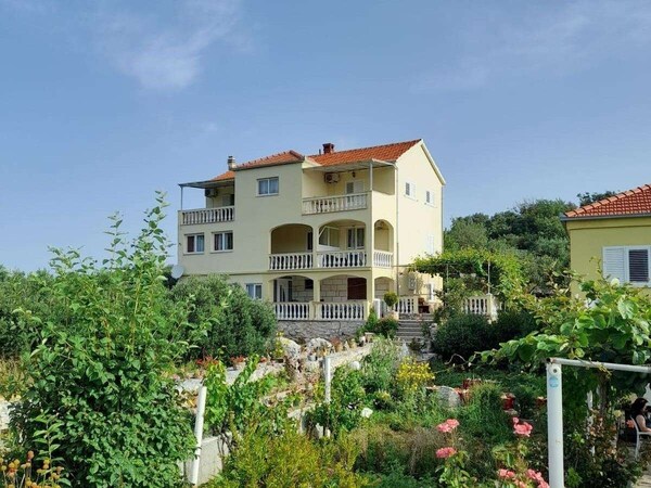 One Bedroom Apartment With Balcony And Sea View Kneža, Korčula (A-23421-a) - 科爾丘拉島