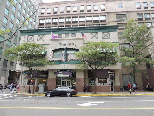2 Spacious Family Rooms With Modern Amenities Near Top Hospitals - Parking - Boston, MA