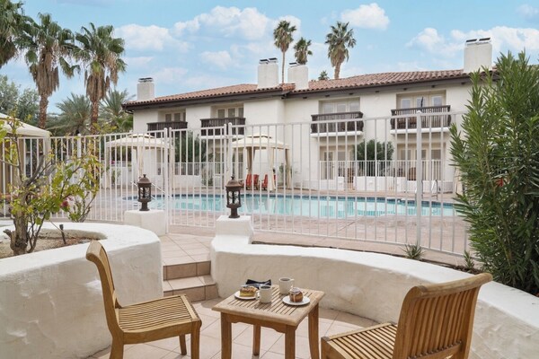 2 Deluxe Poolside Rooms At La Casa Del Zorro, 5 Pools, Tennis Courts - Borrego Springs, CA