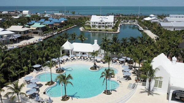 Oceanfront Balcony King, Beach Access, Isla Bella, Right Off Florida Keys - Florida Keys, FL