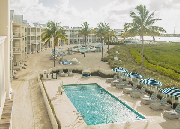 Right In The Middle Of Florida Keys | Relaxing Private Beach & Outdoor Pools - Marathon