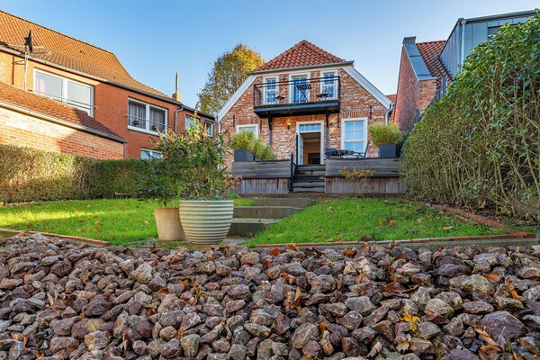 Mooi Tied - Charmantes Ferienhaus Im Herzen Von Greetsiel Mit Wasserblick - Norden