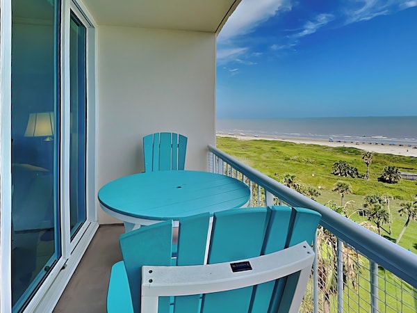 Little Bit Of Heaven | Bay Views + Pool & Fitness Center Access - Texas City, TX