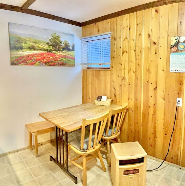 Quaint Riverside Cabin #2 - Blairmore