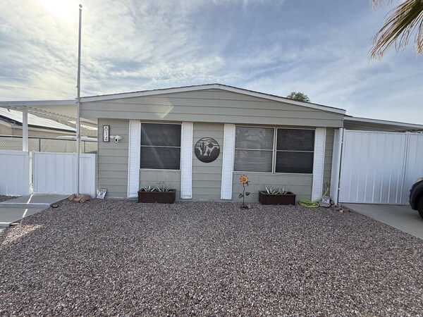 Desert, Lake & River Retreat. 15 Mins To Laughlin. Close To Everything. - Laughlin, NV