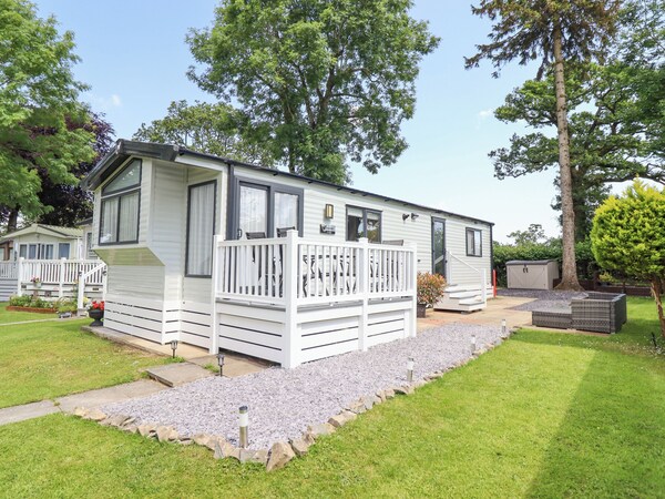 Woodlands Lodge, Pet Friendly, With A Garden In Ruthin - Ruthin