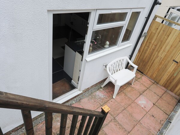 42 Hyfrydle Road, Pet Friendly, With Open Fire In Penygroes - Anglesey