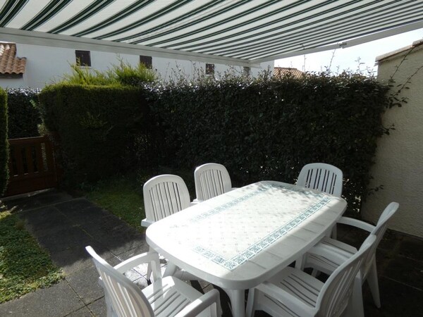 Holiday Home With Pool, Near Beach, Wifi, And Parking In Notre-dame-de-monts - Sleeps 5 - Fromentine