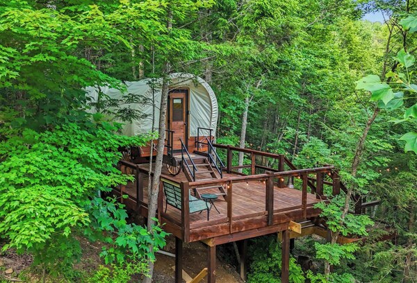 Romantic Luxury Under The Trees - Douglas Lake, TN