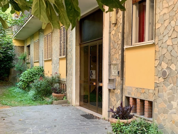 Zweibettzimmer-superking-eigenes Badezimmer-strassenblick - Piacenza