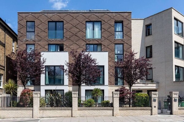 Sunlit 2-bed Urban Retreat With Modern Amenities - Fulham