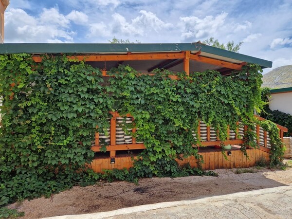 2-zimmer-ferienwohnung Mit Terrasse Und Meerblick Grebastica, Sibenik (A-23339-b) - Brodarica