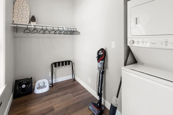 Mid-century Connection | Nestled Amid Universities - Sioux Falls, SD