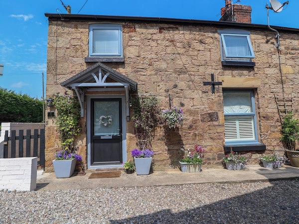 Stone Houses, Pet Friendly, Character Holiday Cottage In Pontblyddyn - モールド