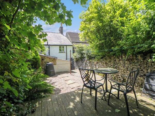 Queen's Cottage, With Open Fire In Tideswell - Tideswell