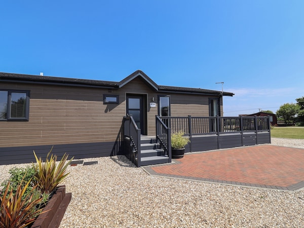 Hazelwood 2, Family Friendly, With Pool In Lyme Regis - Beer
