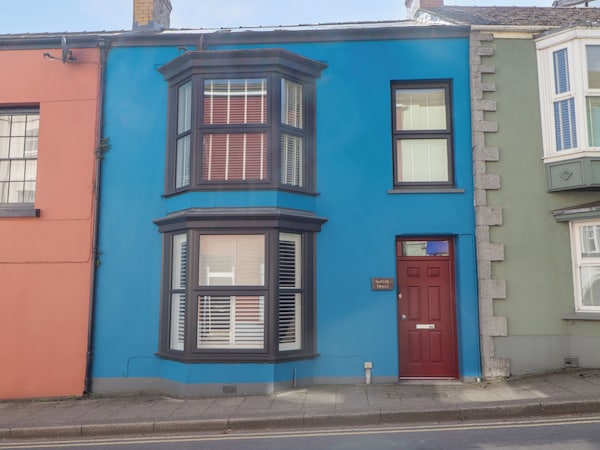 Suffolk House, Pet Friendly, With Open Fire In Narberth - Narberth