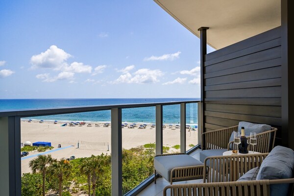 Ocean View King, Amrit Ocean Resort, Direct Beach Access, Multiple Pools - West Palm Beach, FL