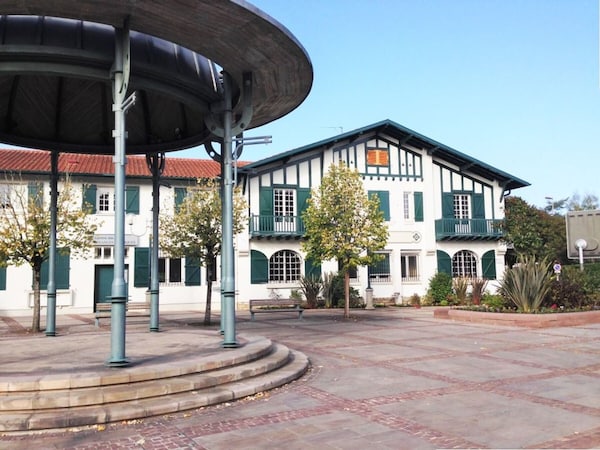 Acogedor Apartamento Con Balcón, Parking Y Cerca De Tiendas En Anglet - Anglet