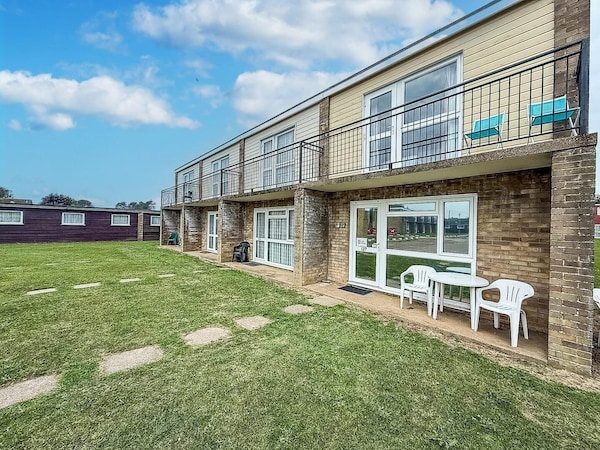 8 Berth Chalet To Hire At Bermuda Holiday Park Nearby Hemsby Beach Ref 18127b - Hemsby