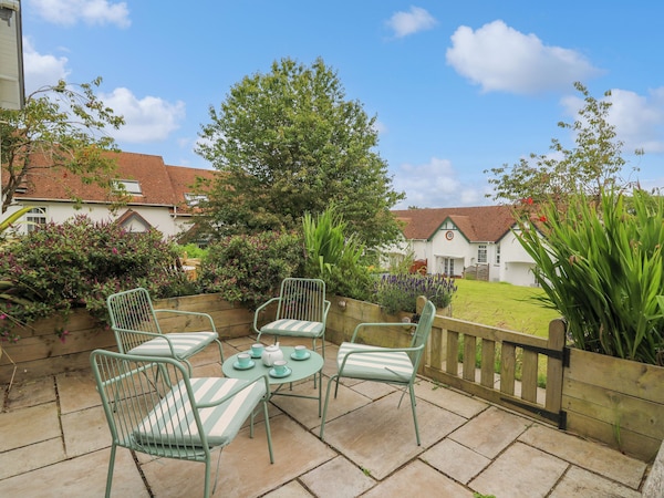 Sea Rose, Pet Friendly, Character Holiday Cottage In Aberporth - Aberporth