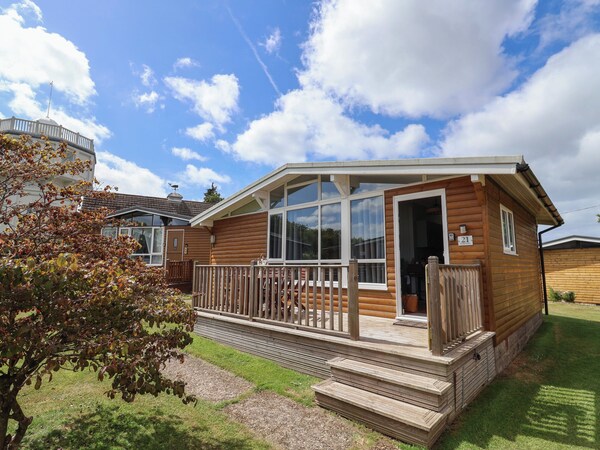 Pebble Beach Chalet, Pet Friendly, With A Garden In Seaton, Devon - Seaton