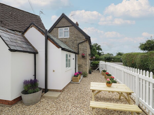 The Cottage, Pet Friendly, Character Holiday Cottage In Ettington - Oxfordshire