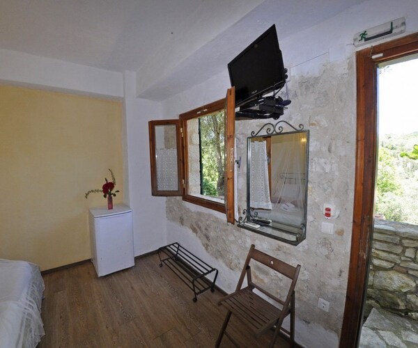 Gästehaus 'Adamantia Zimmer A3' Mit Gemeinsamer Terrasse, Wi-fi Und Klimaanlage - Paxos