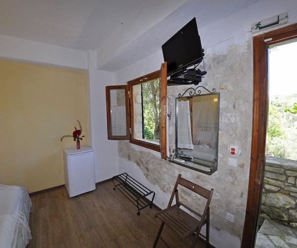 Gästehaus 'Adamantia Zimmer A3' Mit Gemeinsamer Terrasse, Wi-fi Und Klimaanlage - Paxos